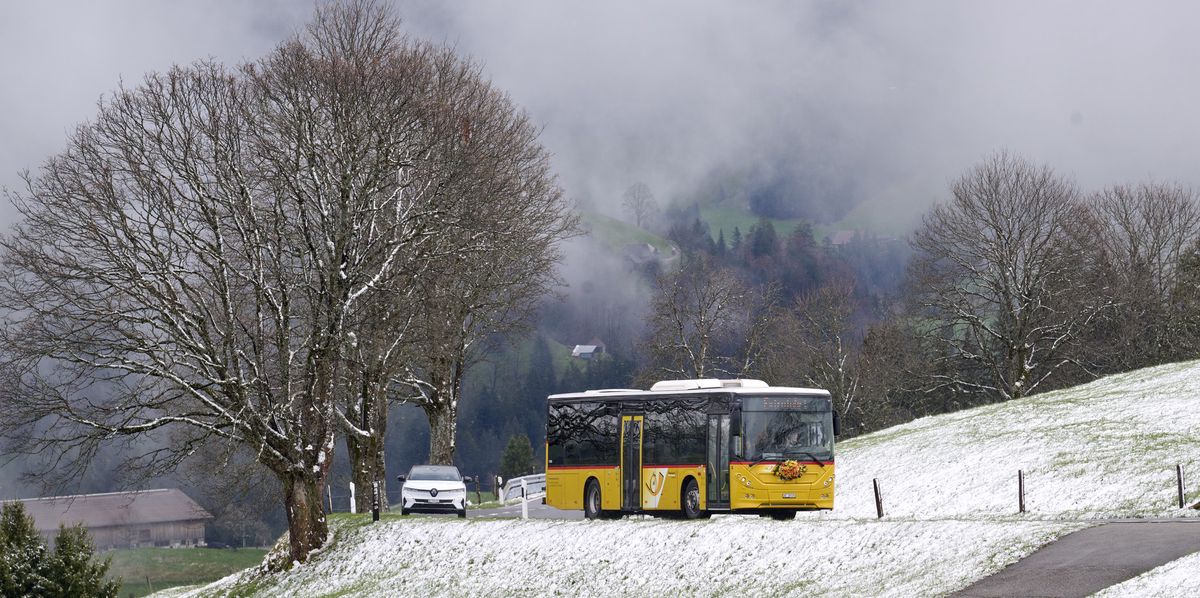 Neue Buslinie im Emmental: Der Schallenberg begrüsst das Postauto mit Schneeschauern | Berner ...