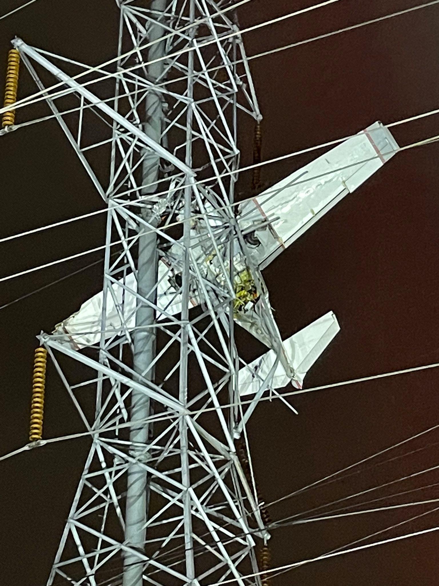 États-Unis: Ils restent 7 heures coincés sur un pylône électrique - Le ...