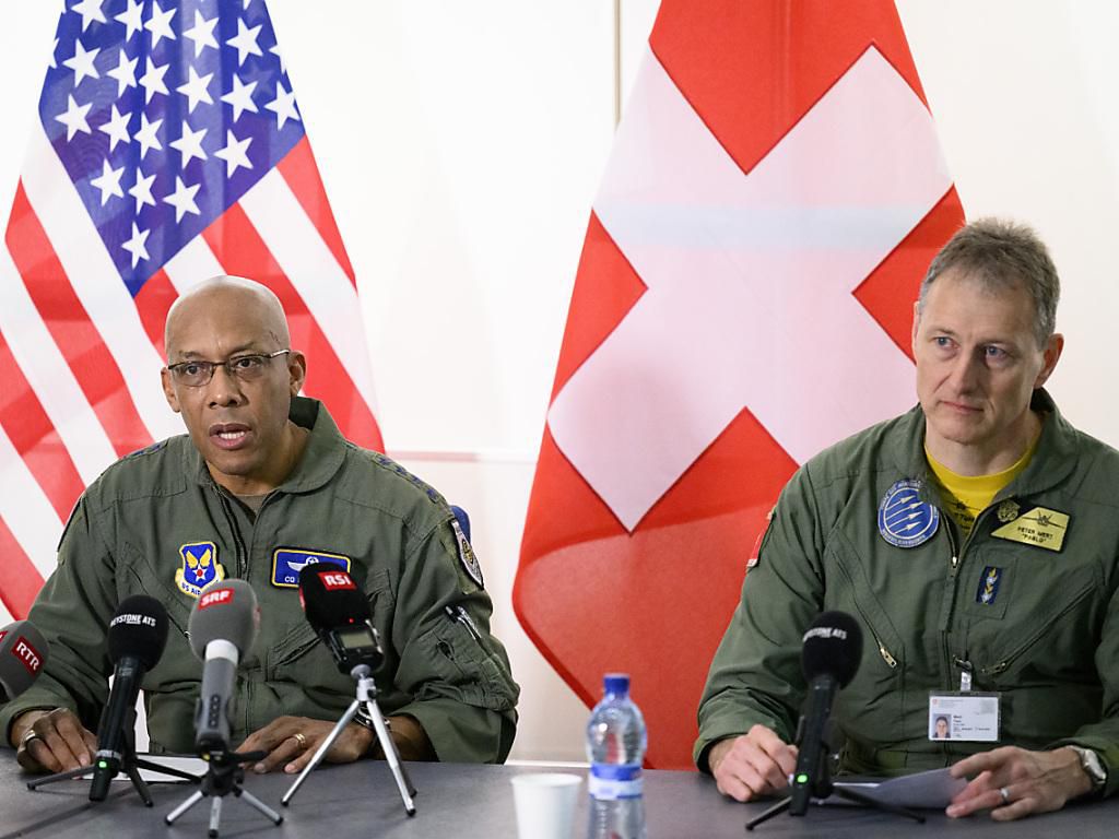 Visite en Suisse - Le commandant des Forces aériennes américaines à ...