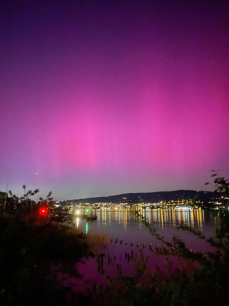 Polarlichter Schweiz: Bilder des Sonnensturms über Zürich | Tages-Anzeiger