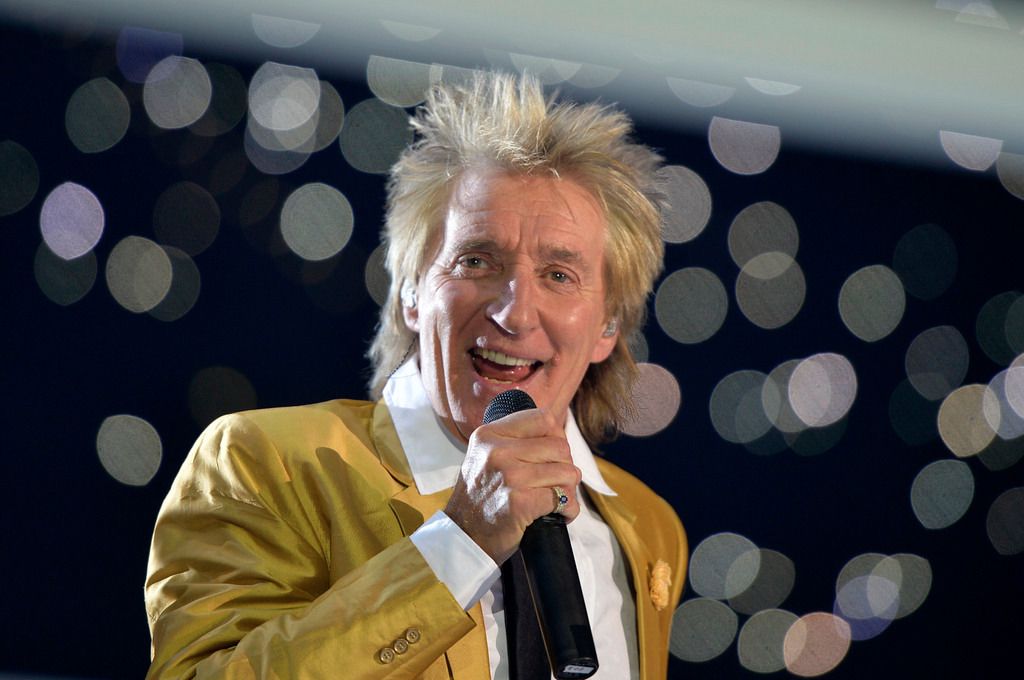 Queen schlägt Rod Stewart zum Ritter | Tages-Anzeiger