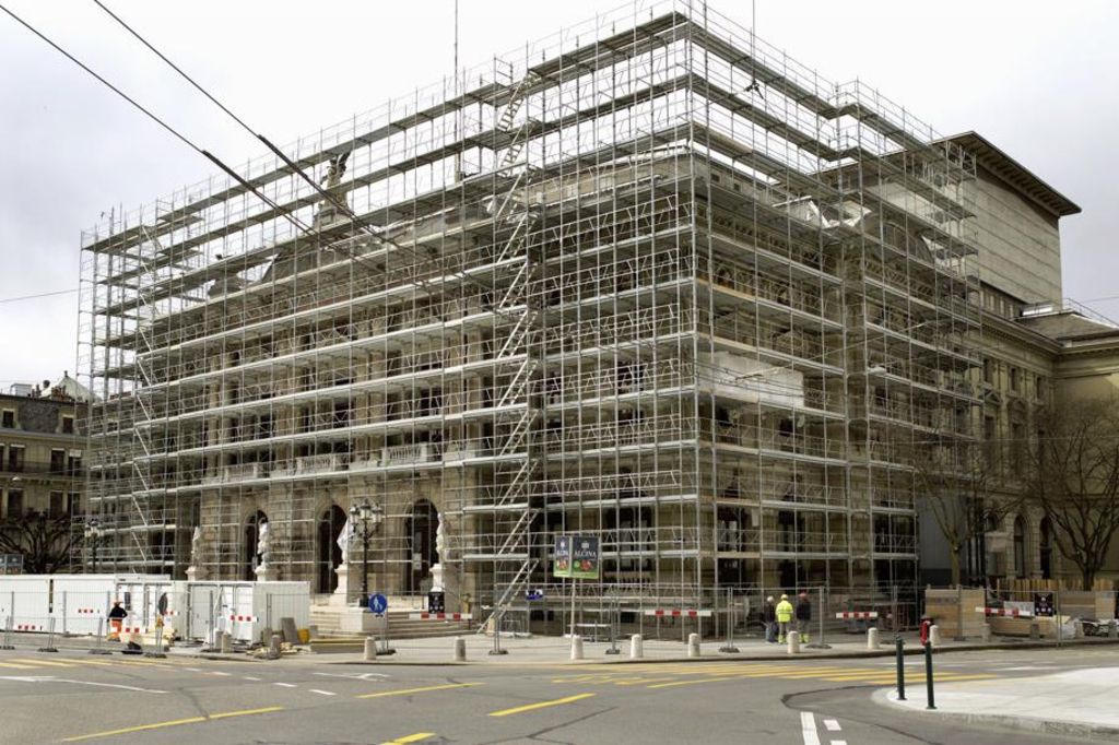 L’amiante plane sur la réfection du Cycle du Foron | Tribune de Genève