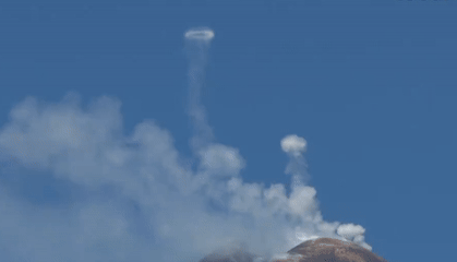 Der Ätna pustet Tausende perfekte Rauchkringel aus | Tages-Anzeiger