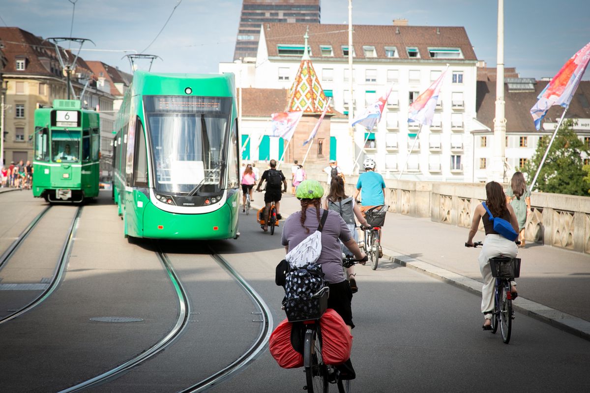Basel: Bremsen Velovorzugsrouten den ÖV aus? | Basler Zeitung