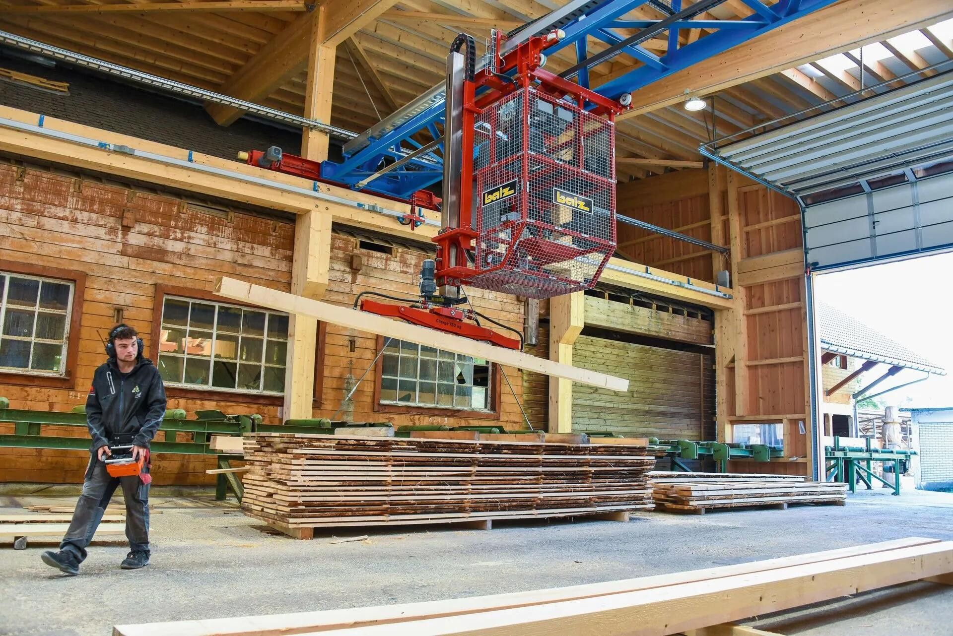 Bois: l’Aide suisse à la montagne soutient les scieries alpines