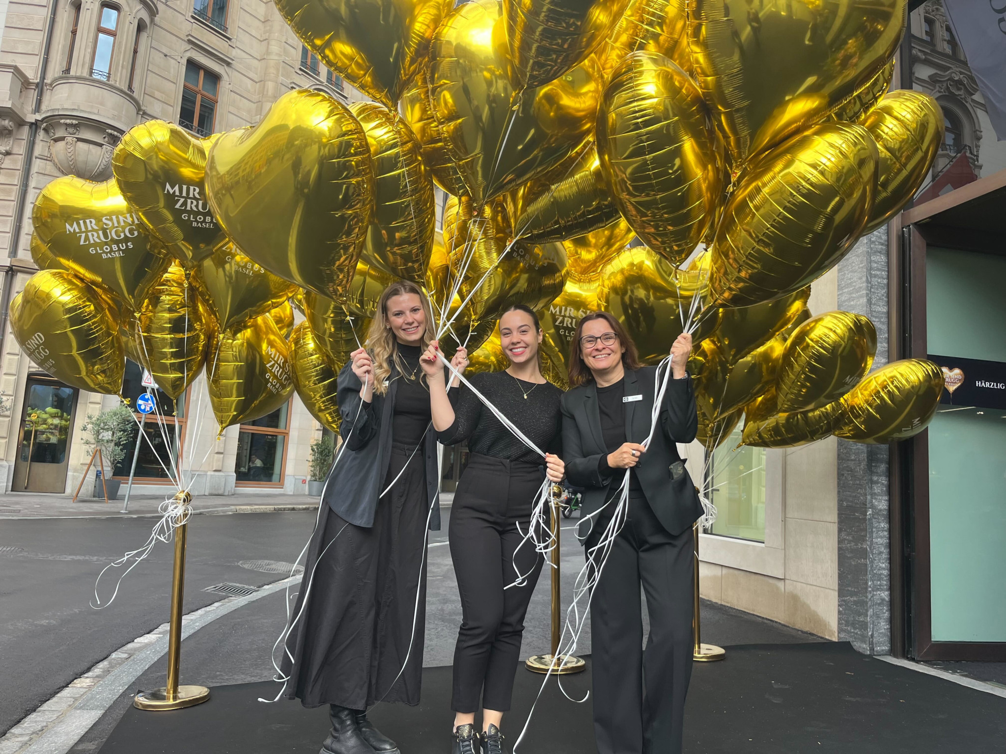 Globus Basel: Champagner und Deckenkontroverse an Eröffnung