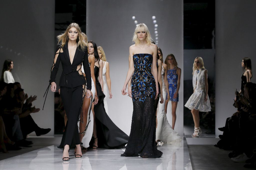 Versace donne le coup d'envoi des défilés | Tribune de Genève