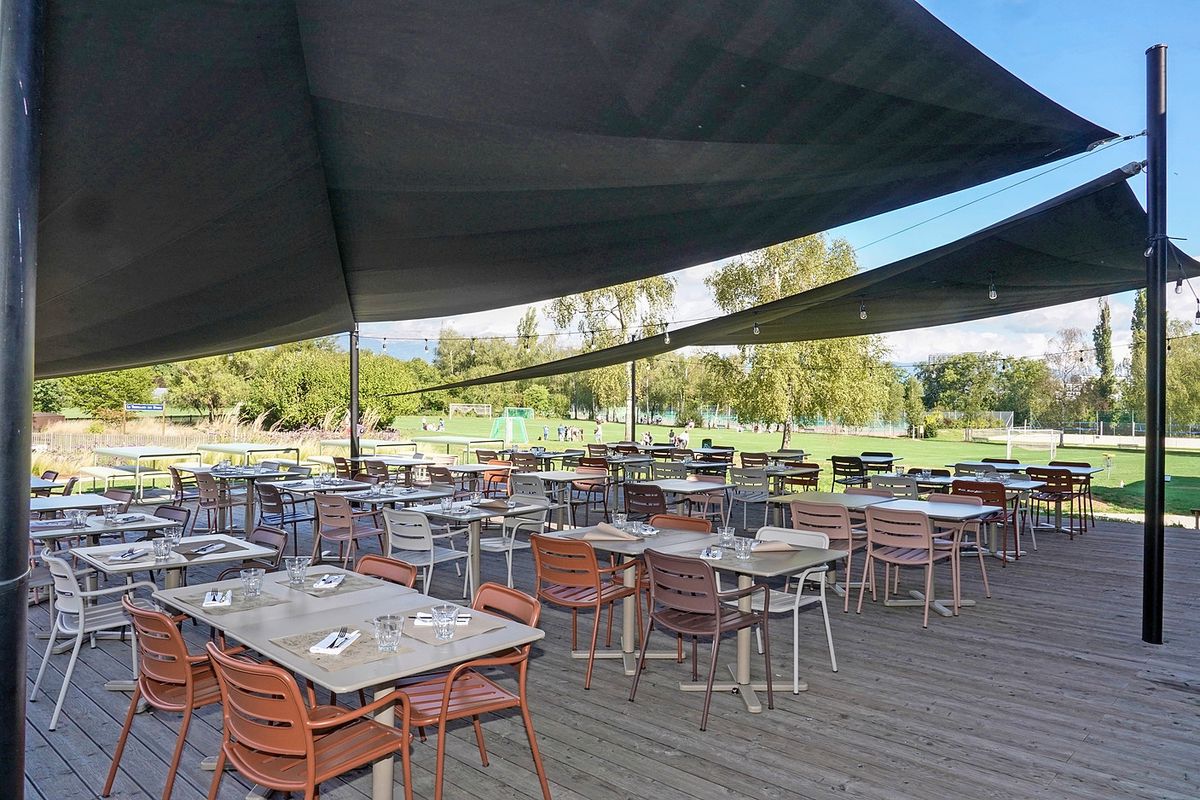 Onex: Plats bistrotiers sur la terrasse du Restaurant des Évaux ...