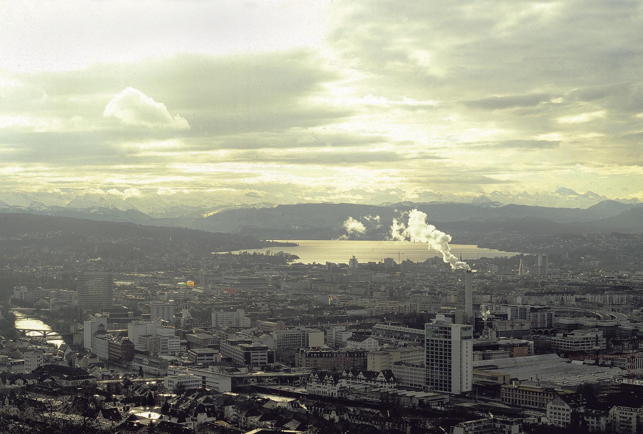 Société - Une journaliste allemande critique la mentalité suisse - Le Matin