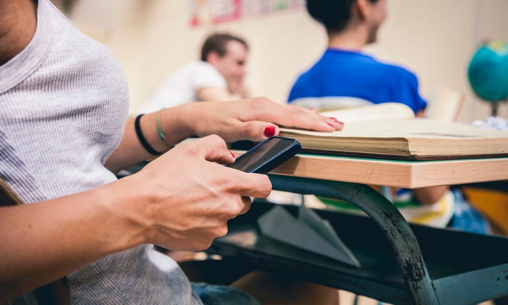 Handy weg | Berner Zeitung