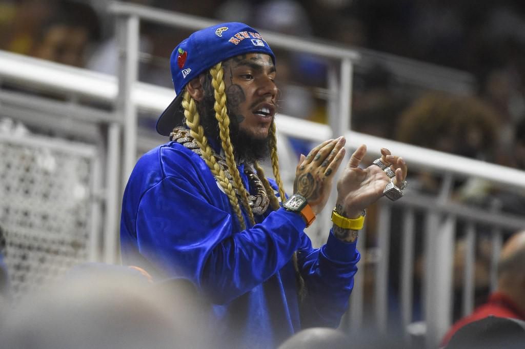 Le rappeur 6ix9ine jette des billets à Cuba: téléphonie mobile coupée ...