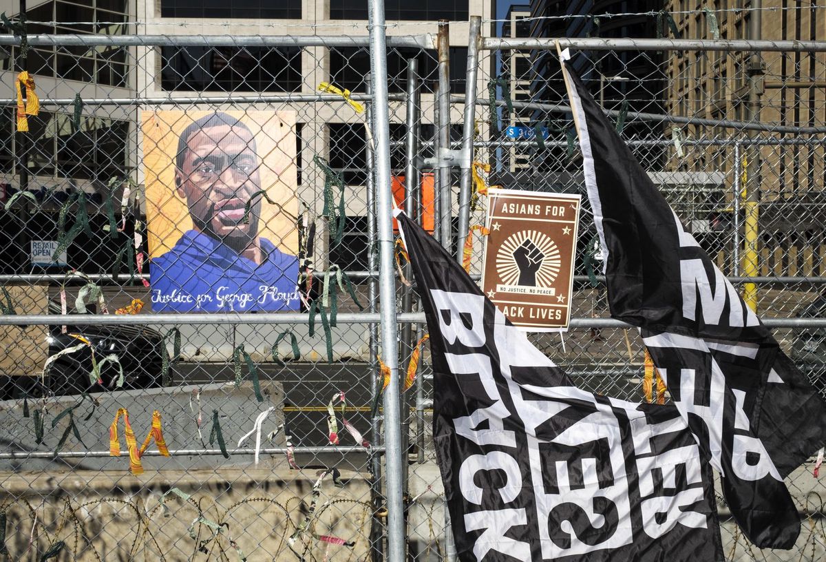 Etats-Unis - A la barre, des secouristes expliquent que George Floyd ...