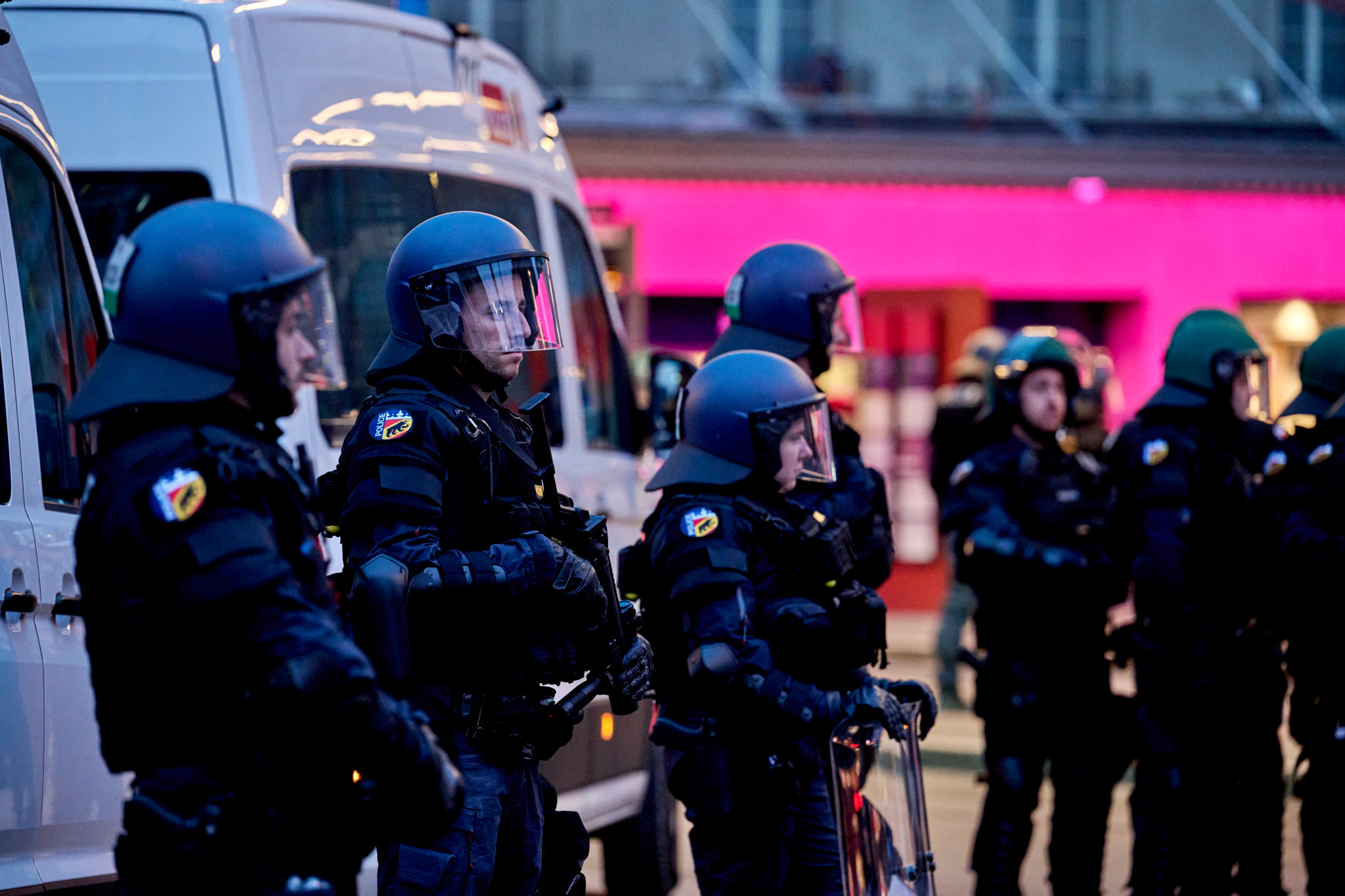 Anti WEF Demo Bern: Linksautonome protestieren in der Stadt