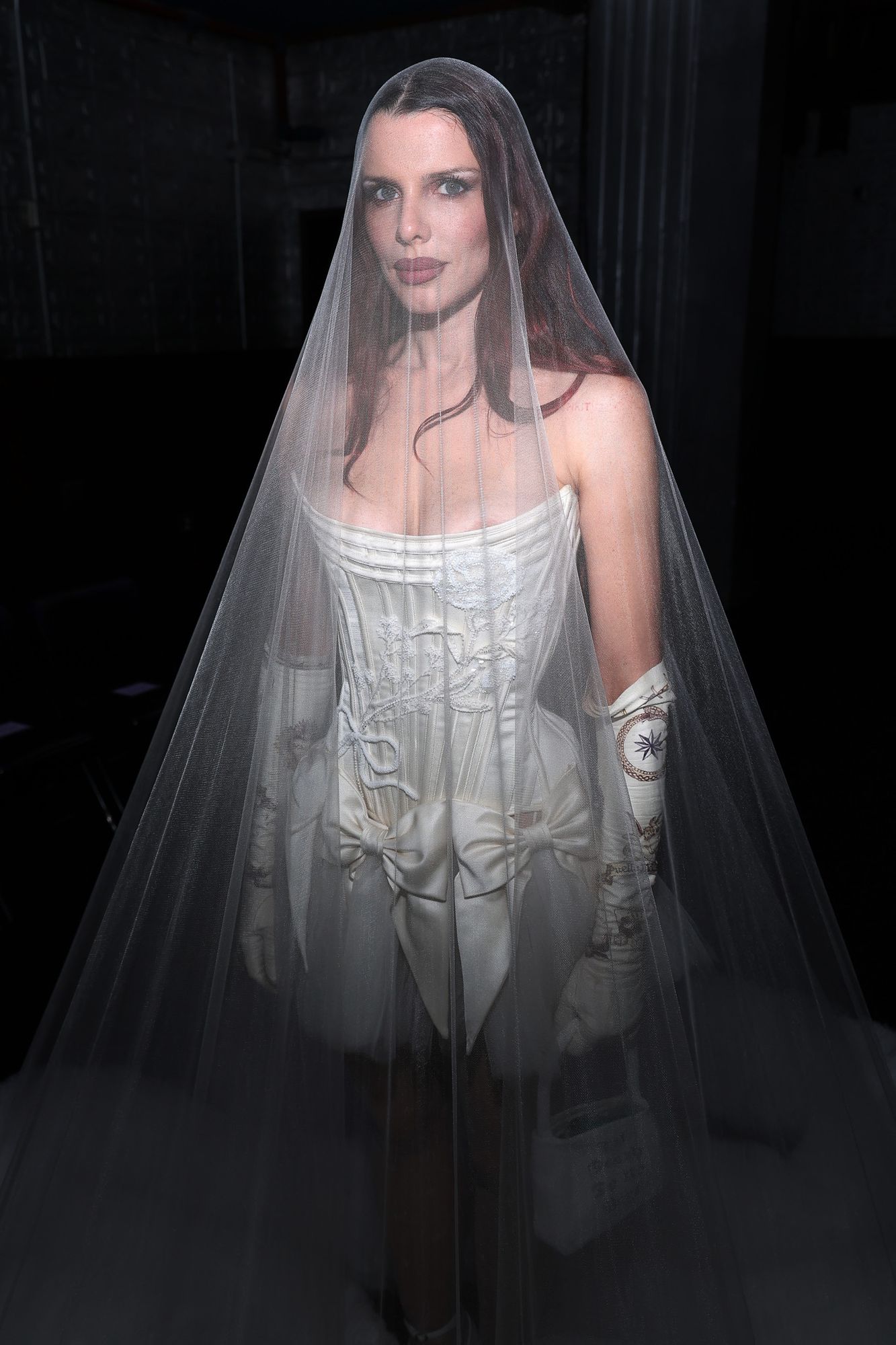 Julia Fox: Sie quälte Männer, um zu überleben | Basler Zeitung