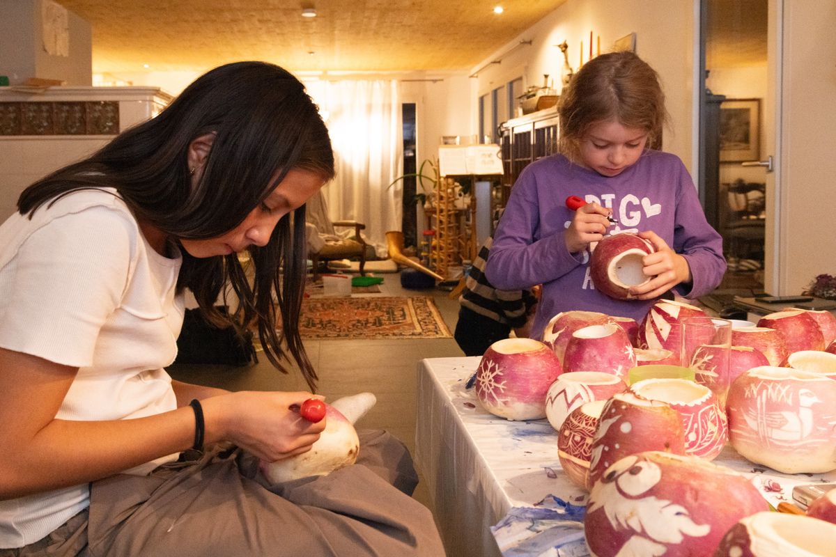 Räbechilbi Richterswil 2023 : Diese Familie schnitzt für ihren Garten ...