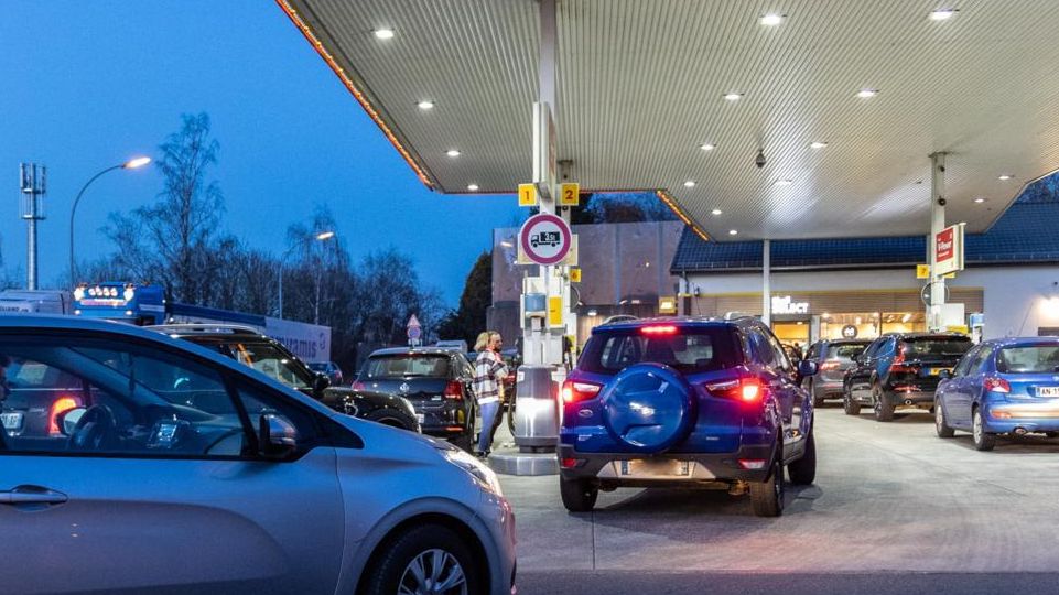 Police au Luxembourg: Une station-service braquée, deux individus en fuite - L'essentiel