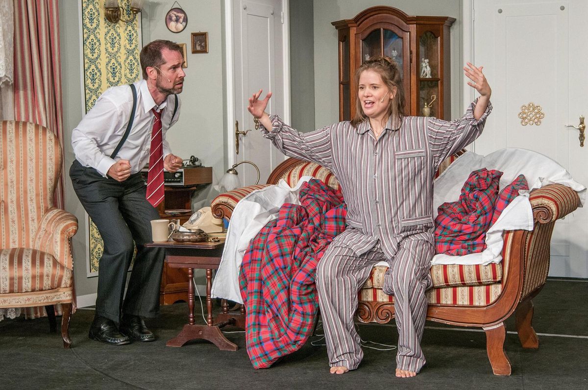 Sommertheater in Winterthur - Nervensäge trifft auf Biedermann | Tages ...