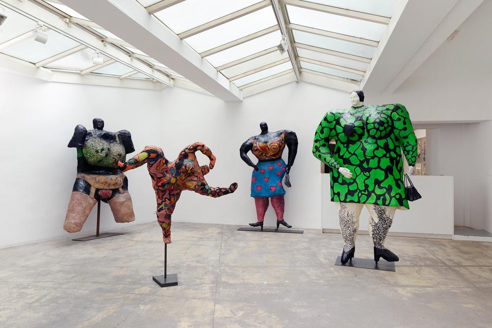 Nanas von Niki de Saint Phalle: Frauenfiguren, die die Männer überragen