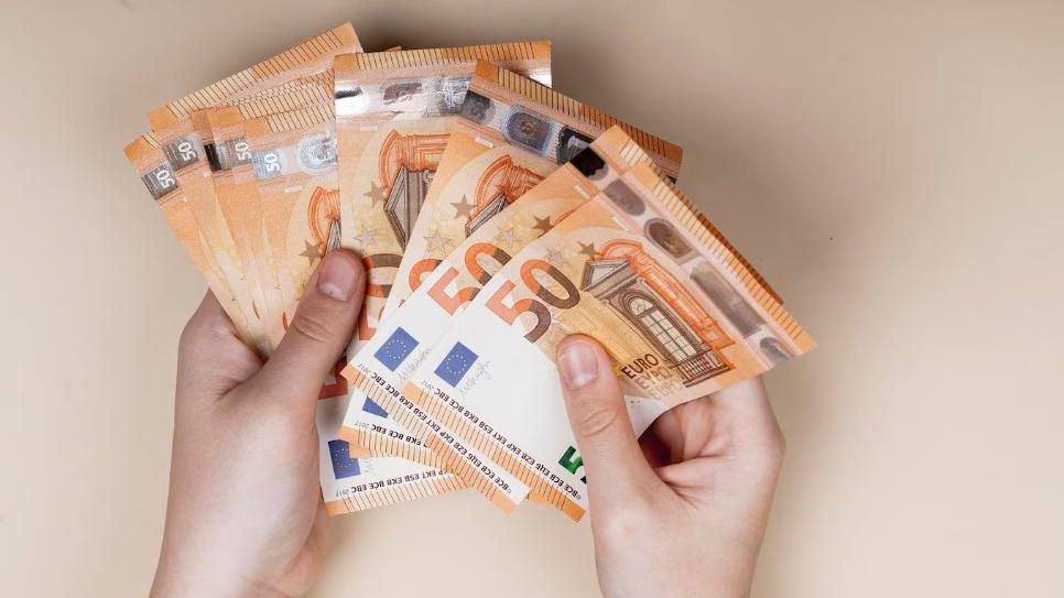 Indexation au 1er avril: Le salaire minimum passe la barre des 2 500 euros - L'essentiel