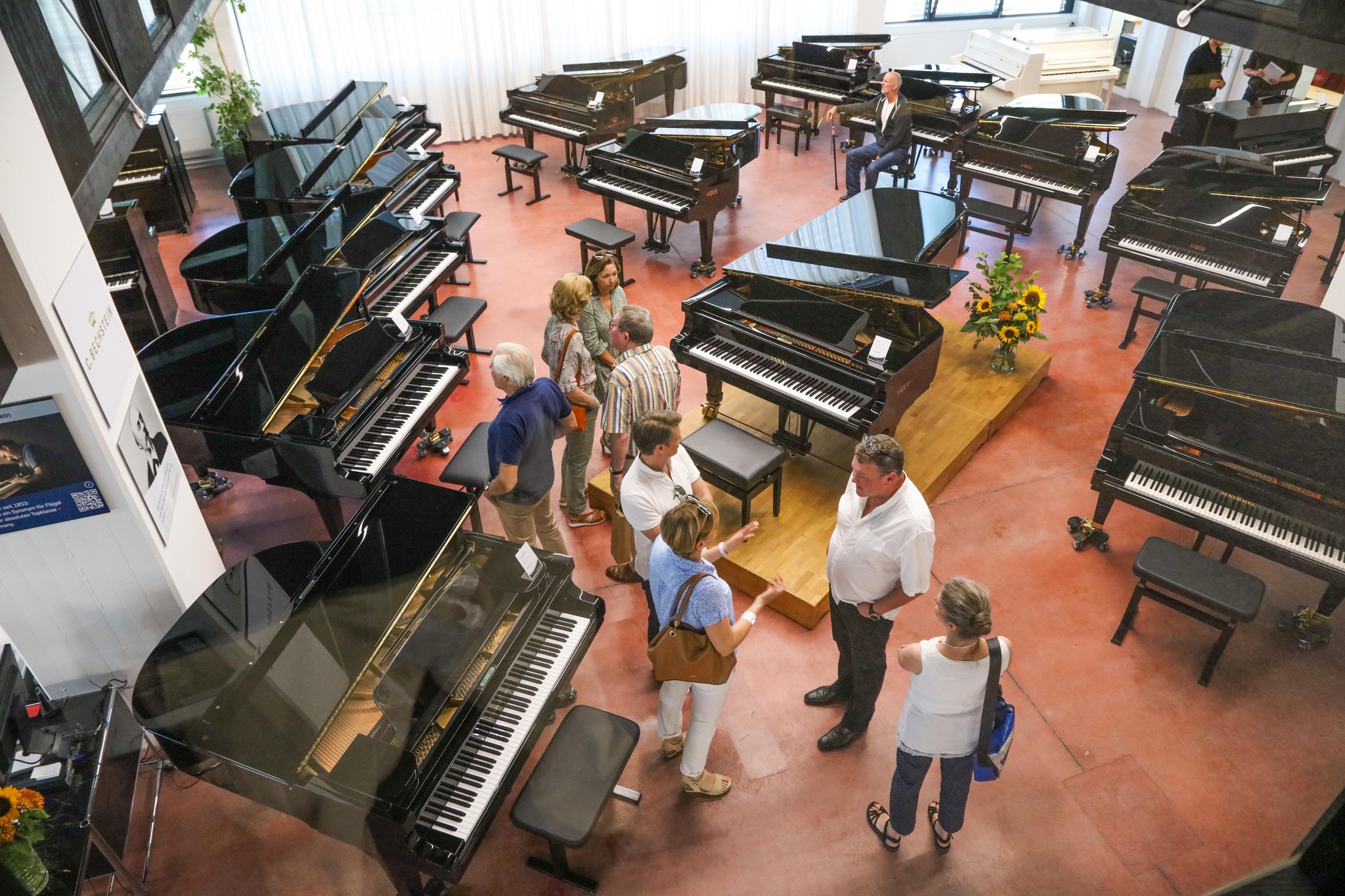 Eröffnung Musik Hug Bülach: Auf diesem Flügel können Tote spielen ...