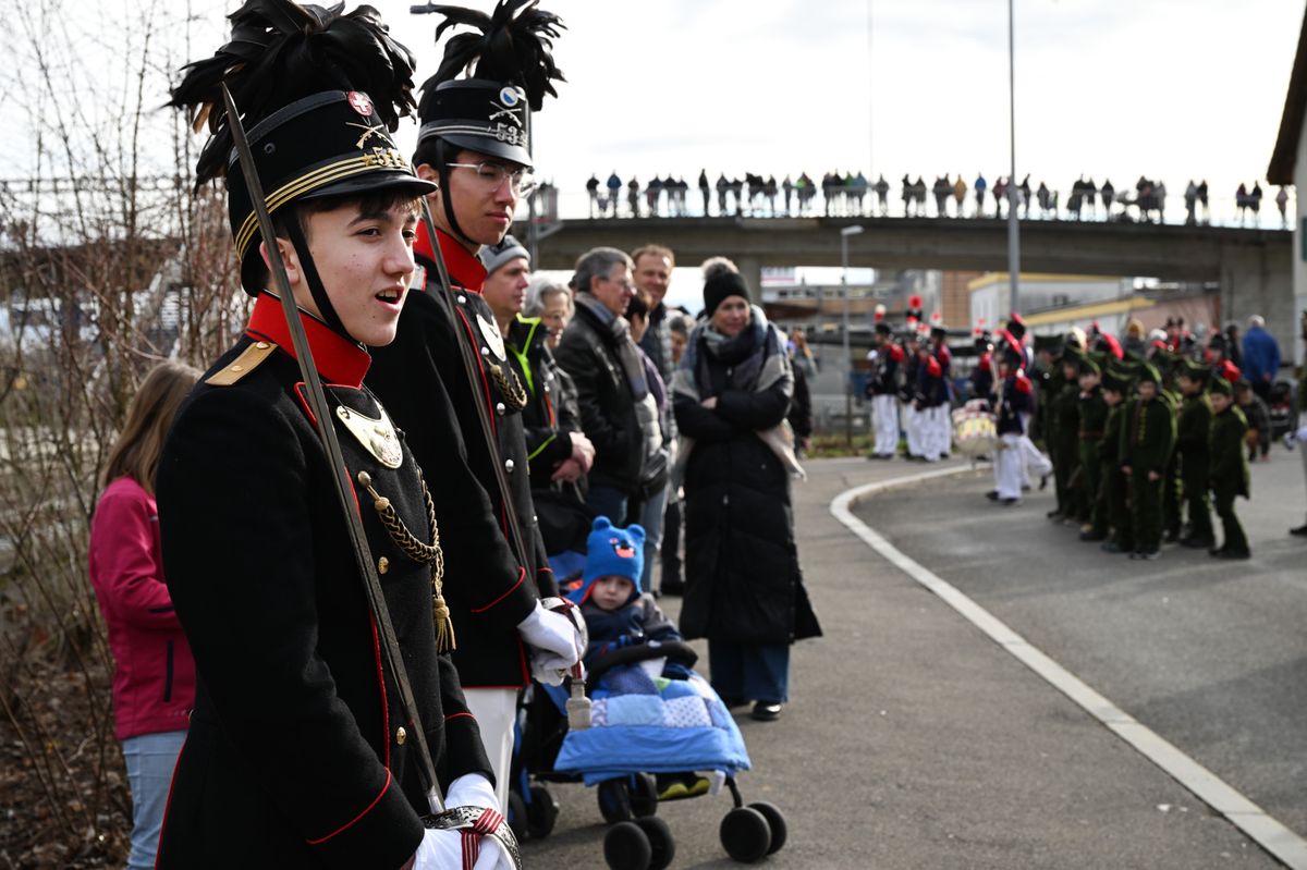 Traditionsumzug in Elgg: Die Äschli-Buben trommelten und marschierten ...