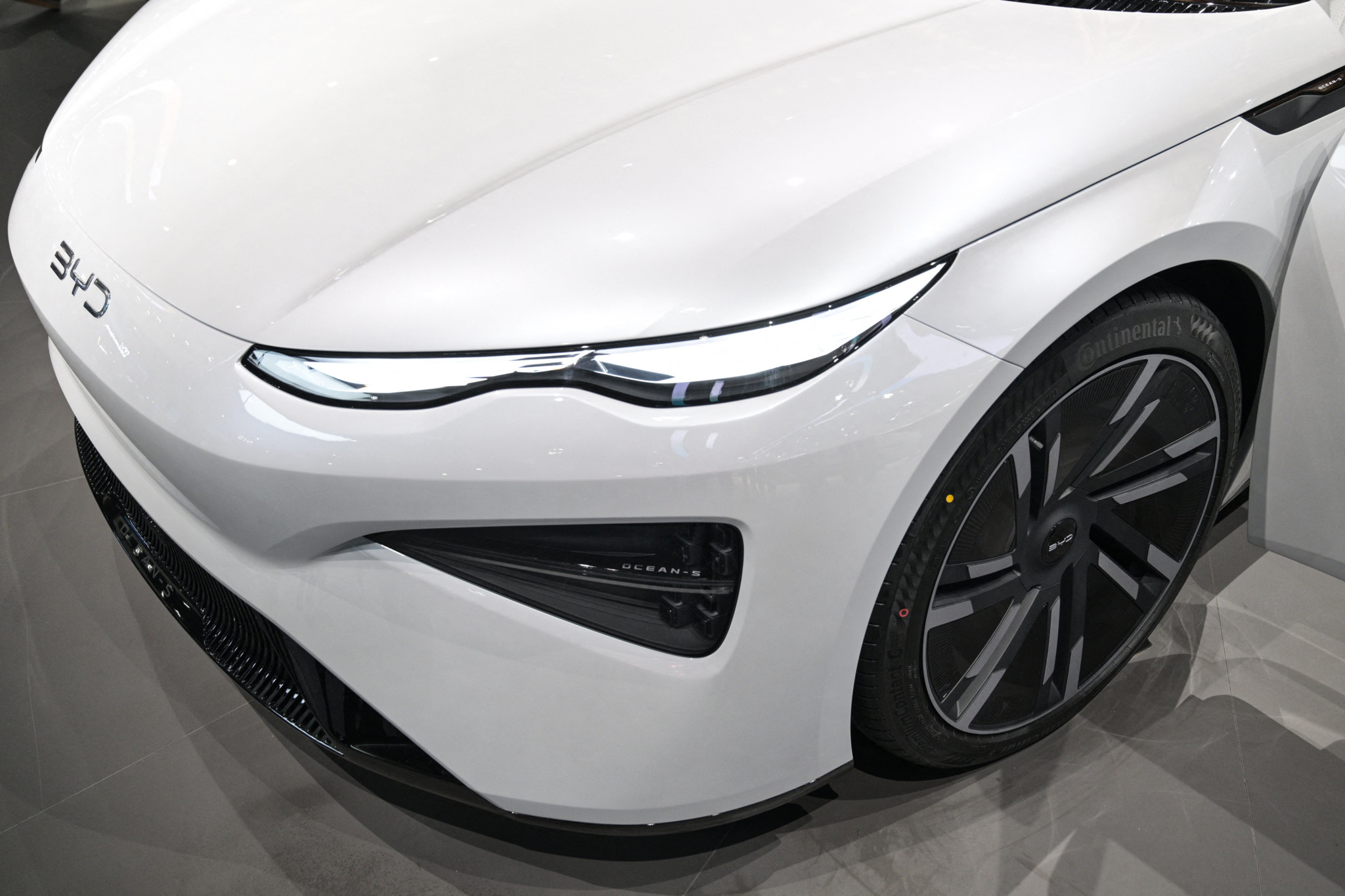 BYD détrône Tesla et devient numéro un mondial en 2025