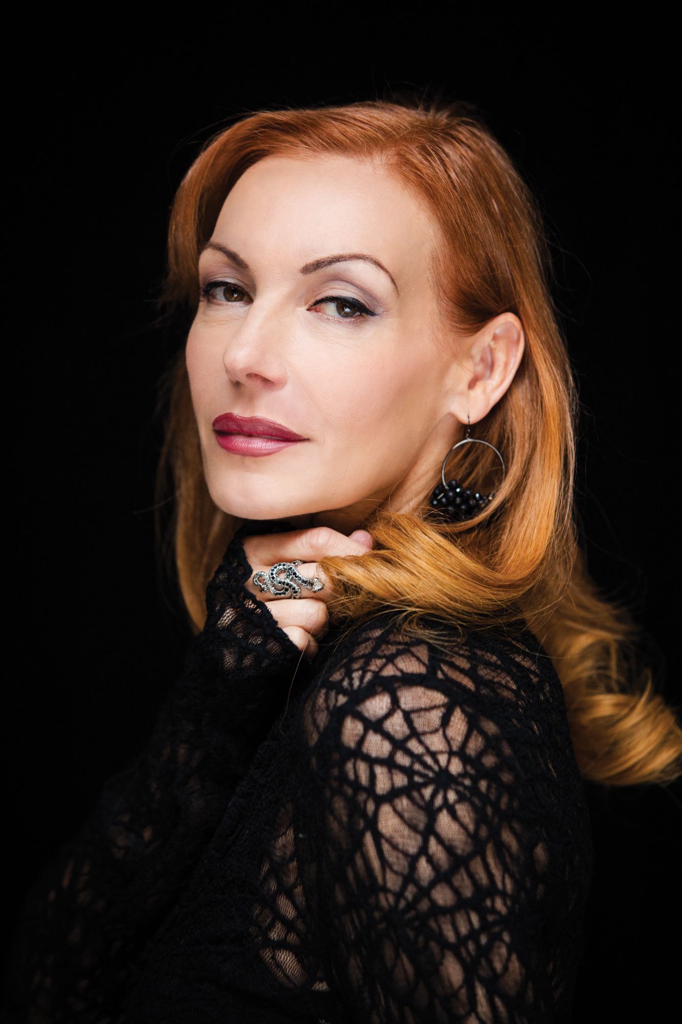 Chansons-Ikone in Basel: Ute Lemper entzückt ausverkauftes Stadtcasino ...