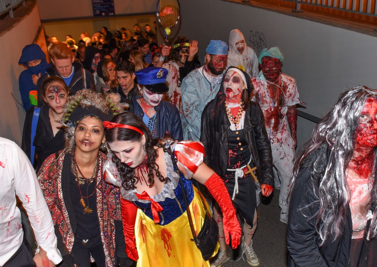 Zombies ziehen durch Basel: Die Untoten hatten Verspätung | Basler Zeitung