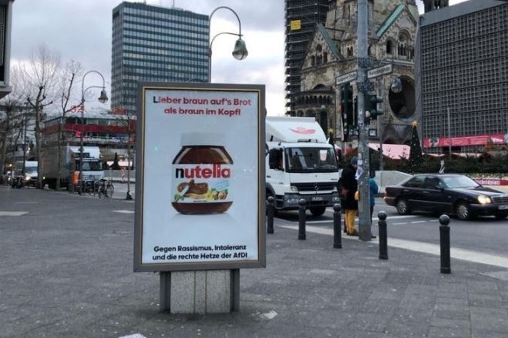 Mit Fake-Werbung gegen rechts | Tages-Anzeiger