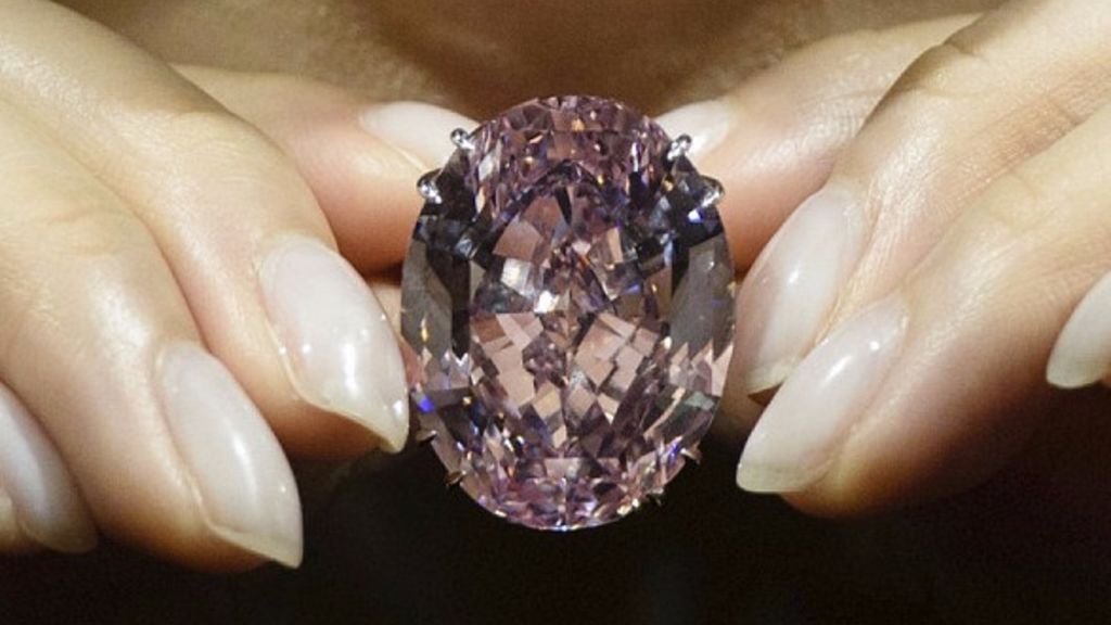 Hong Kong: Le diamant «Pink Star» vendu à 71,2 millions - Le Matin