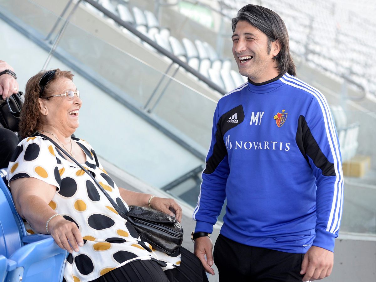 Football: Murat Yakin: «Notre maman était notre plus grande fan» | 24 ...