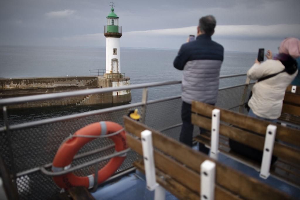 En France: Ces Portugais ont trouvé le bonheur sur une minuscule île de ...