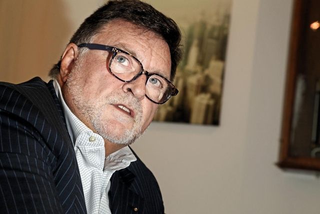 Parti en mai, le directeur des HUG a été payé toute l’année | Tribune ...