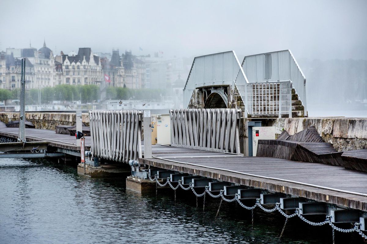 Aménagements - La passerelle mobile du Jet d’eau à l’arrêt depuis plus ...