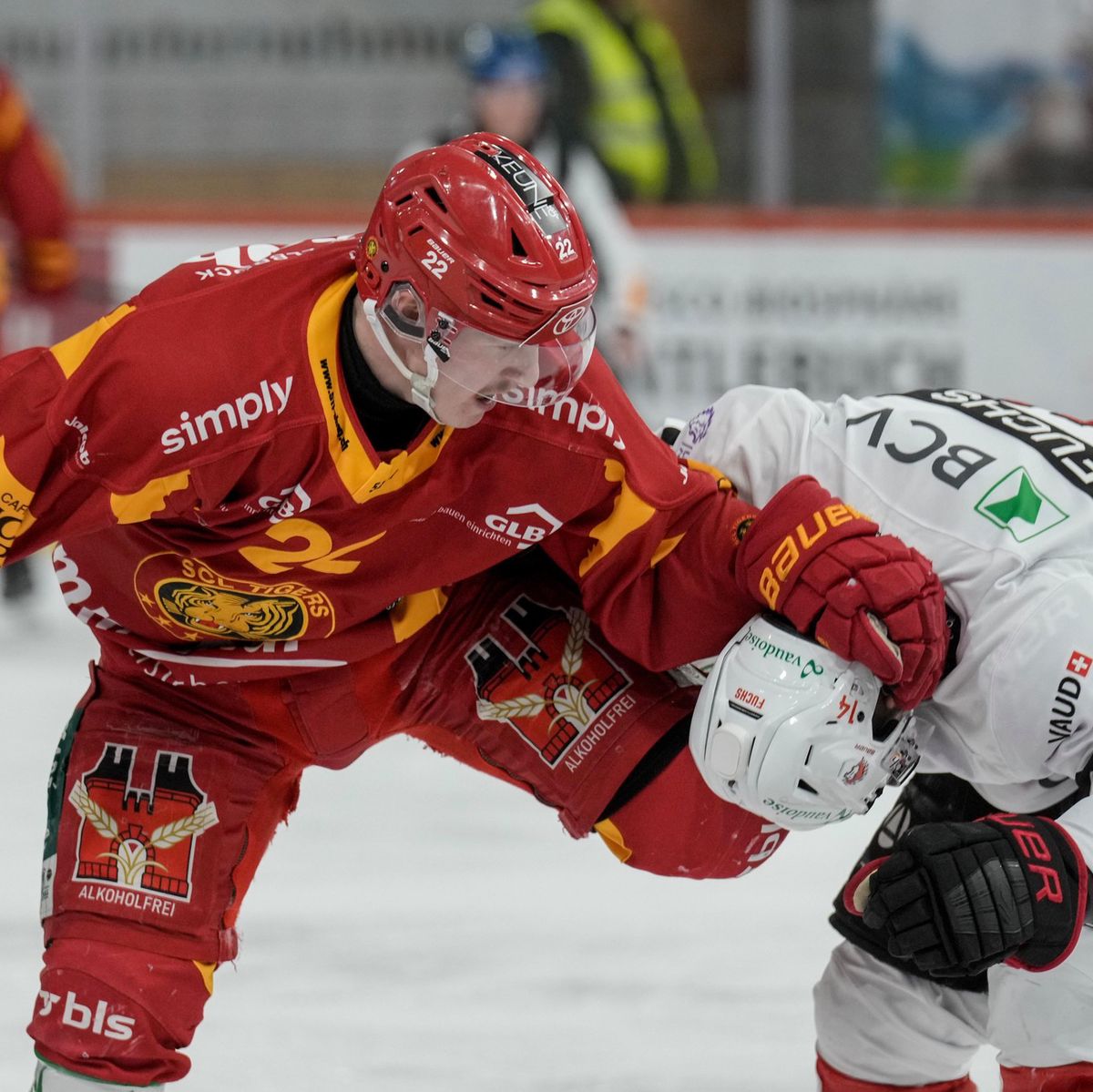 SCL Tigers: Die SCL Tigers gewinnen gegen Ajoie 4:1 und stehen im Play ...