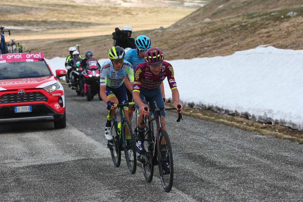 Cyclisme: Coup d’épée dans la neige sur le Giro | Tribune de Genève