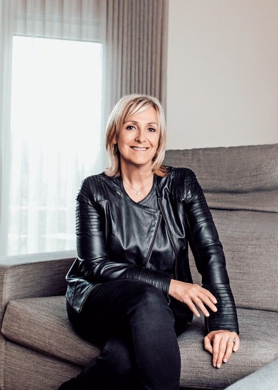 Portrait d'une battante: Brigitte Violier se raconte dans un livre ...