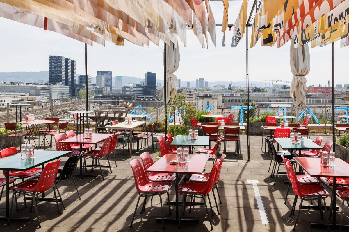 Kantine Hermetschloo in Zürich: Mittagsfreuden über den Dächern von ...