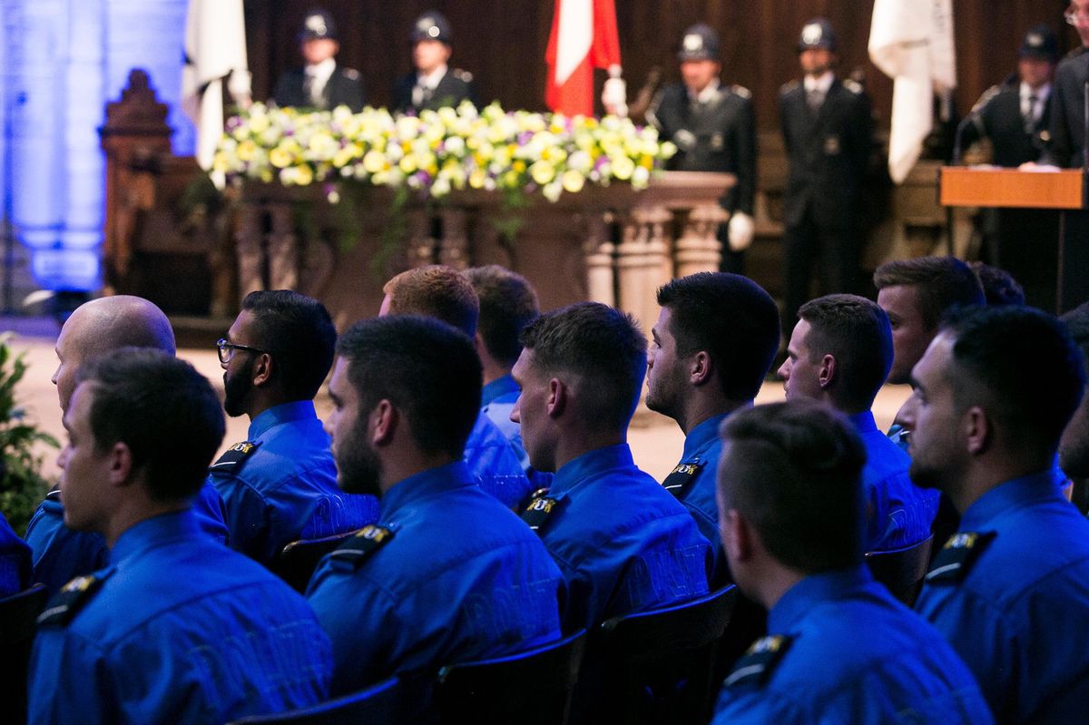 Nachbarkantone schnappen Basel-Stadt die Jungpolizisten weg | Basler ...