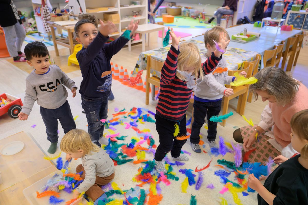 Zwischen Kita und Kindergarten: Brauchen Spielgruppen strengere Regeln ...
