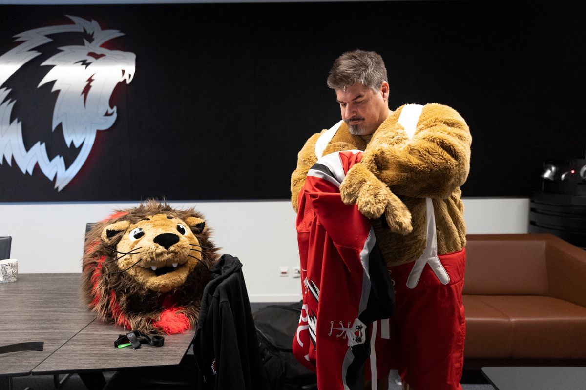 LHC: dans le costume de Léo, la mascotte du club | 24 heures