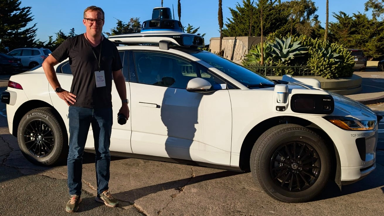 Google: Waymo robot taxis in testing