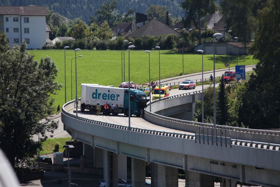 Wynau: Auto kollidiert mit LKW | Der Bund