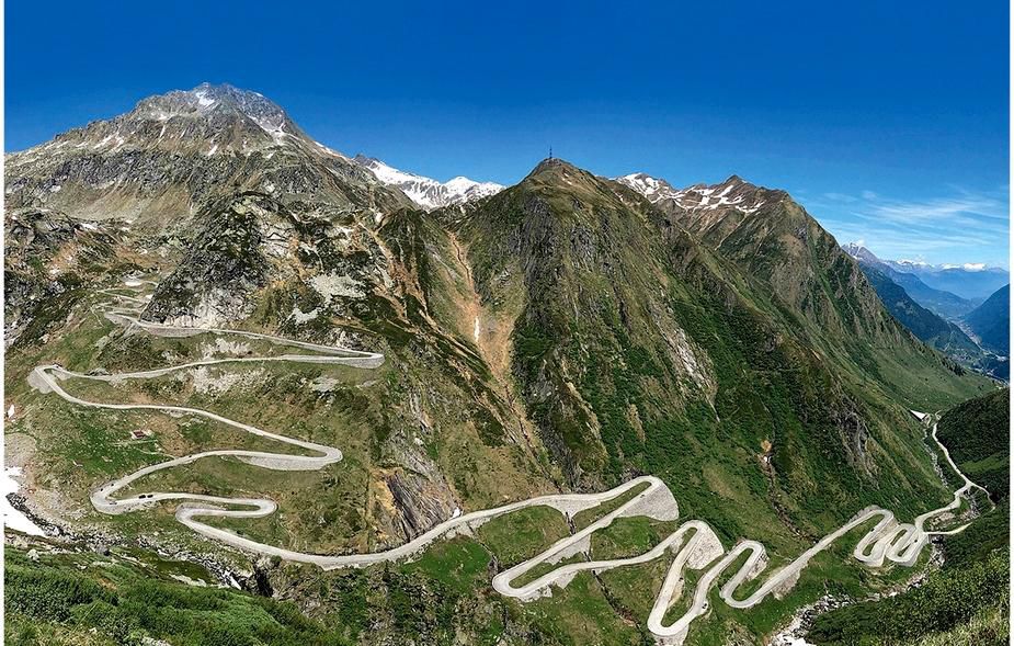 Le col du Gothard, une voie ouverte, il y a des siècles, par-dessus les ...