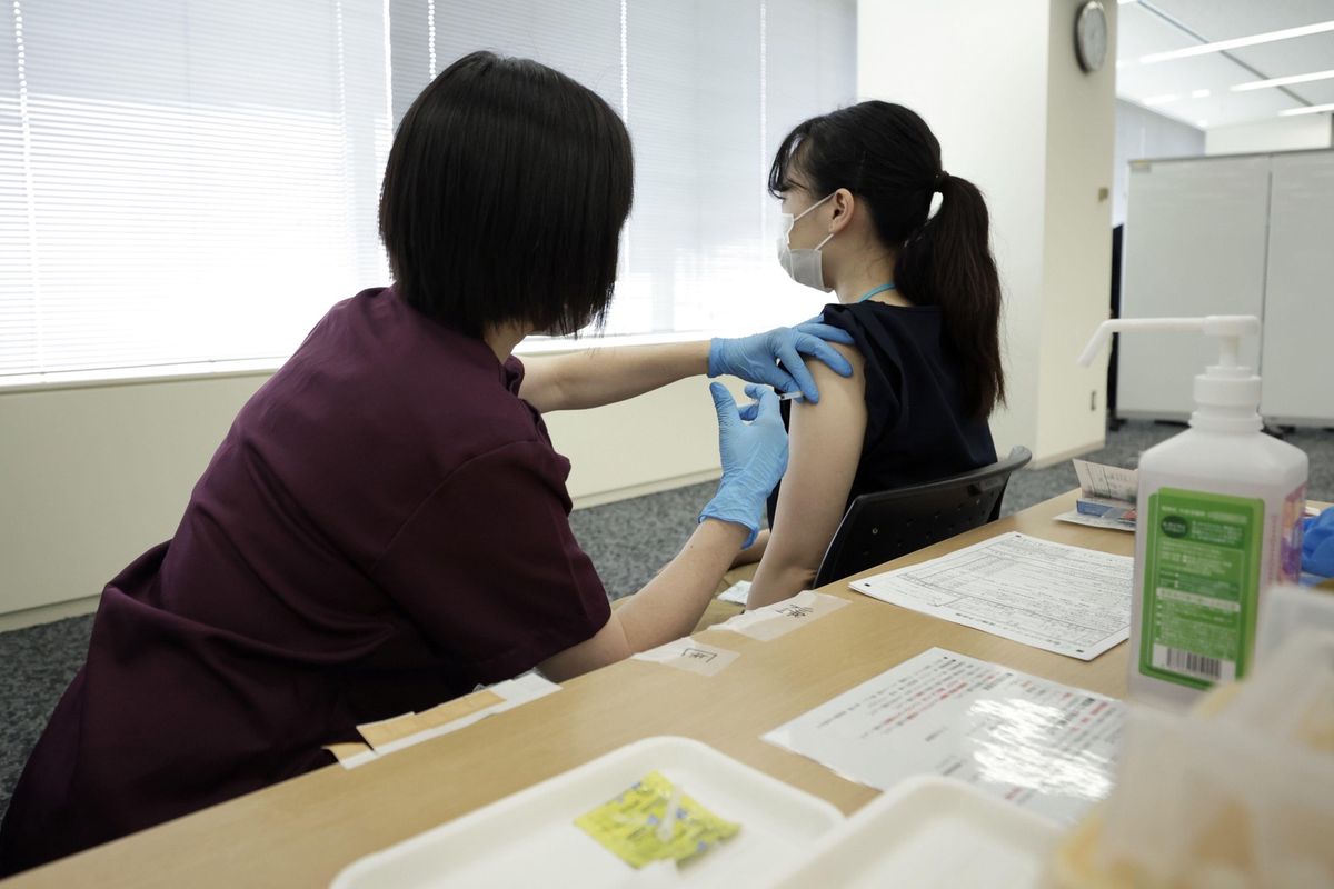 Roche: Japan lässt als erstes Land Corona-Medikamentencocktail zu ...