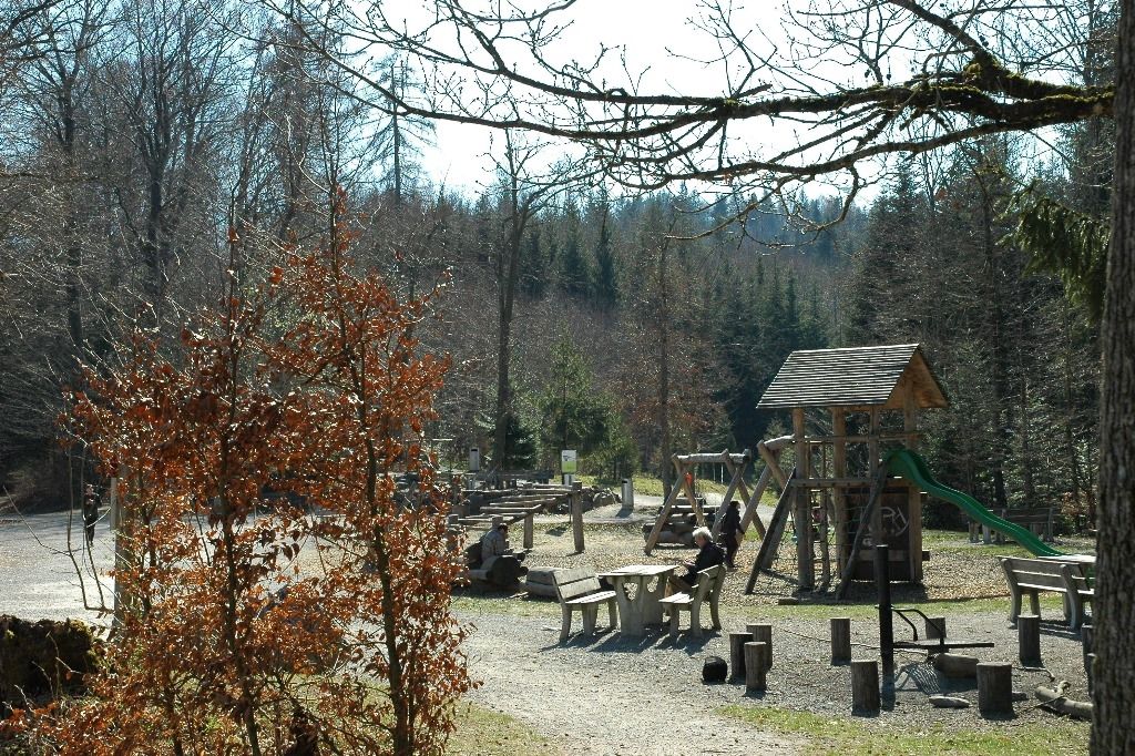 Uetliberg-Gänger gehen auf Distanz | Zürichsee-Zeitung