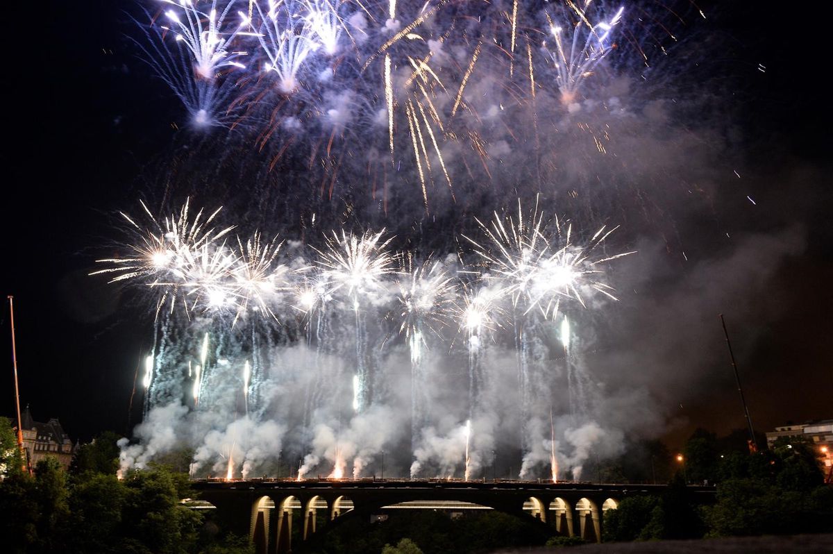 À Luxembourg-Ville: Aller en voiture à la fête nationale en Ville ...