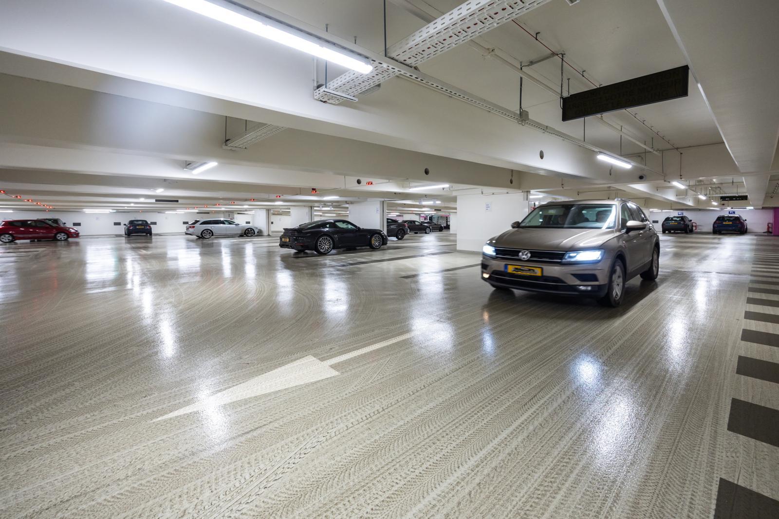 À Luxembourg-Ville: «Les places de parking au Knuedler sont spacieuses ...