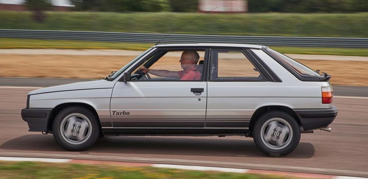 Renault 11 Turbo – La R11 turbo, une compacte au moteur vitaminé - L ...