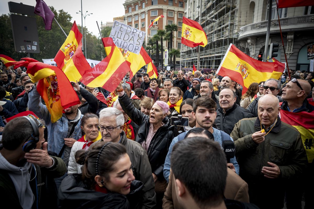 Spanien: Sánchez’ Pakt mit den Separa­tisten sorgt für Proteste | Tages ...